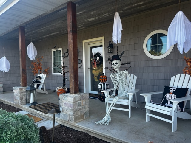 How to Decorate Your Front Porch for Halloween - SAM Designs